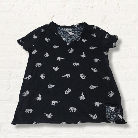 Mudd | Tops | Mudd Elephant Tee Elephant V Neck Side Slits Black White ...